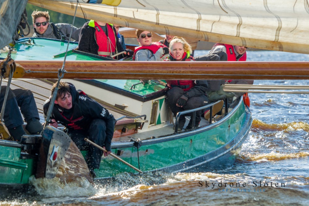 Skûtsjesilen Langweer met stevig windje
